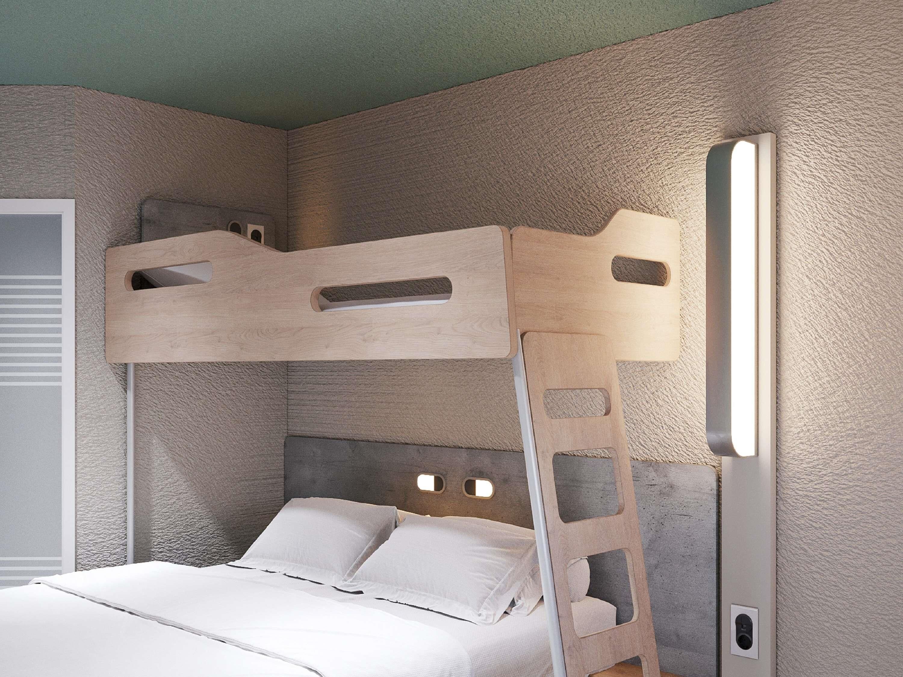 Quarto Standard, várias camas | Roupa de alta qualidade, secretária 