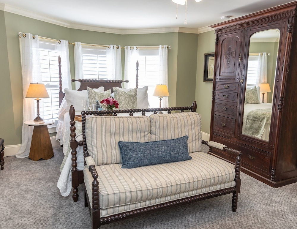 White Doe Inn - Manteo, NC