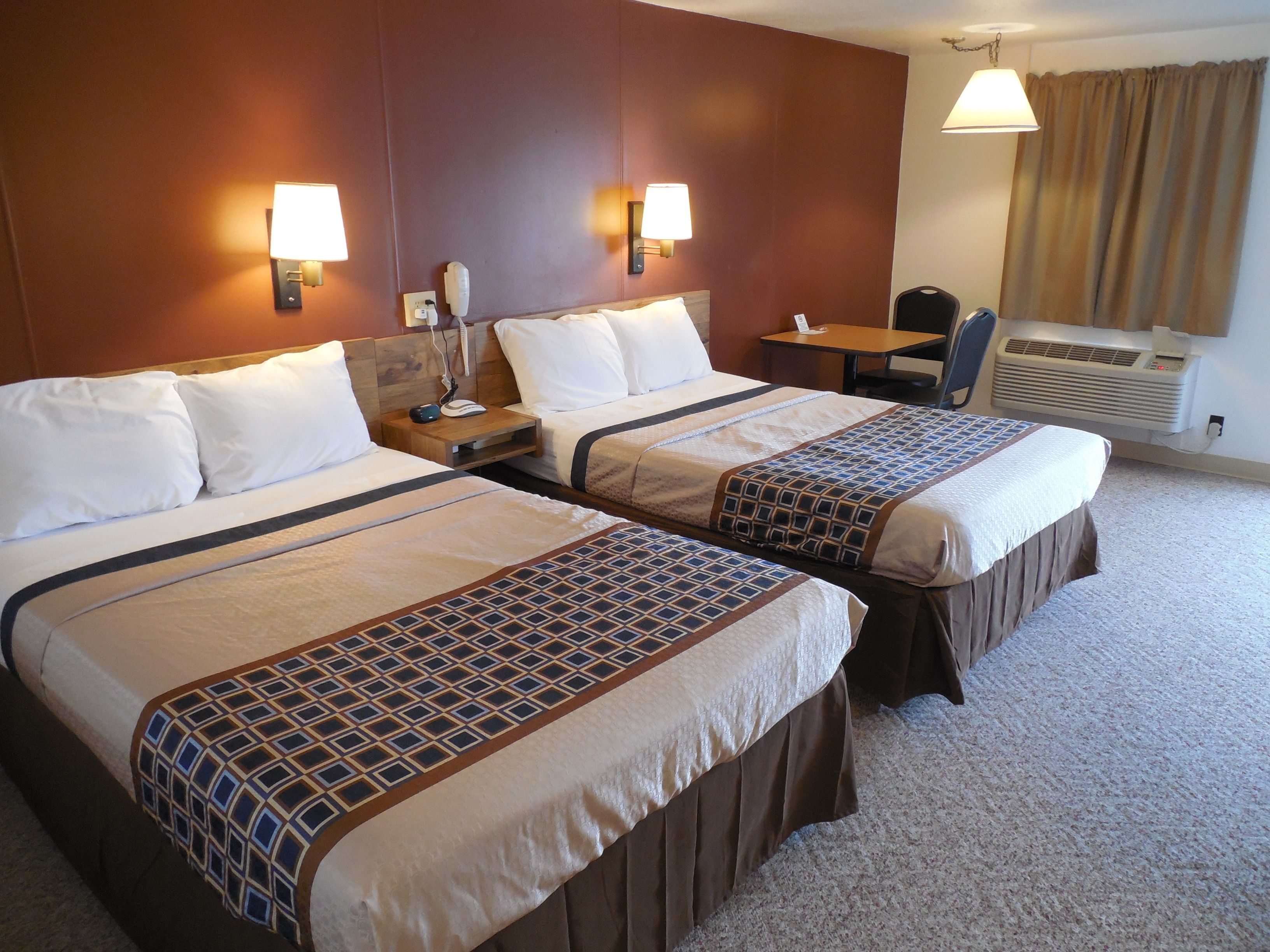 Quarto, 2 camas de casal, não fumadores | Com decoração personalizada, com mobília individualizada, secretária 