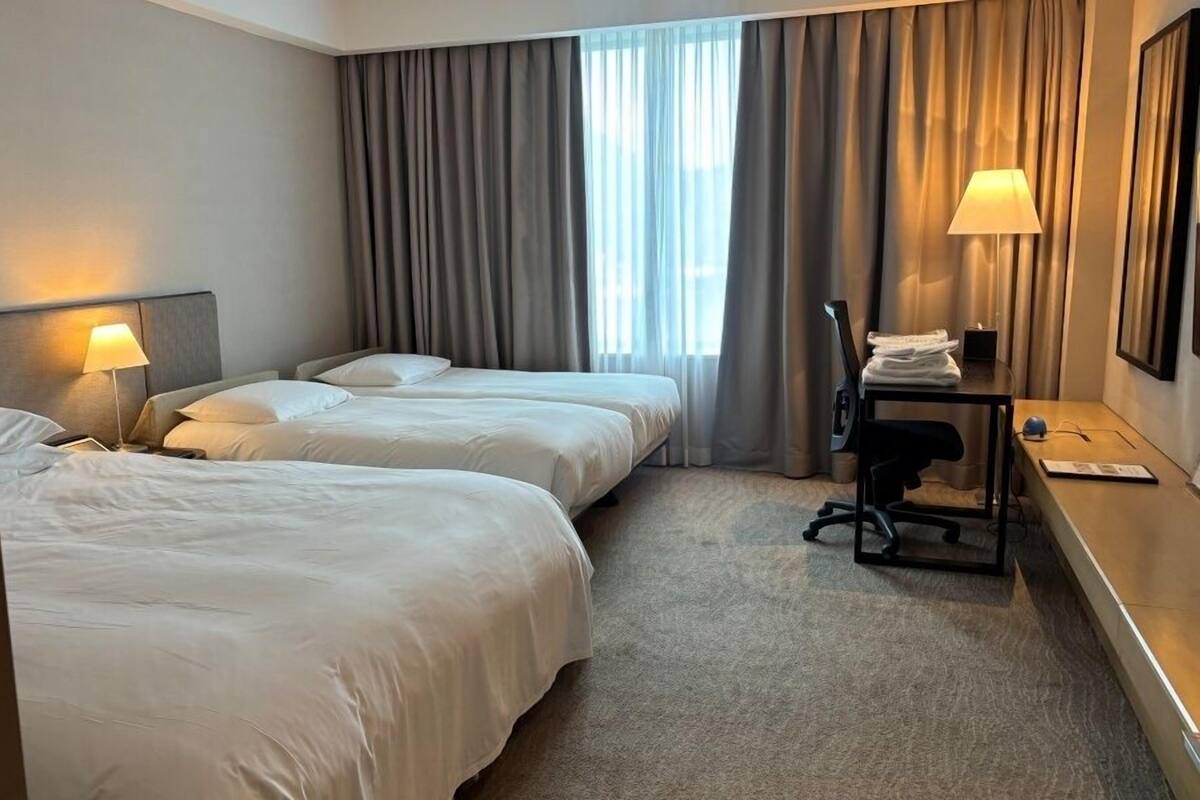 Standard Family Room | Edredões de penas, minibar grátis, cofre no quarto, secretária 