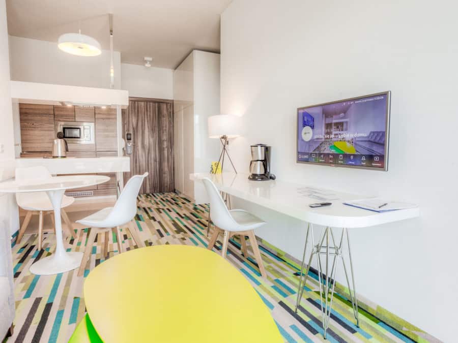 Apartamento de Luxo | Sala de estar | TV de ecrã plano
