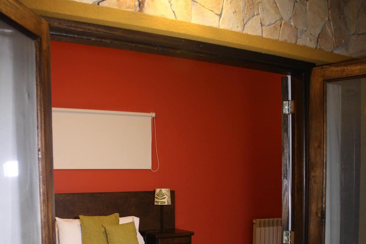 Cofres nos quartos, individualmente decorados, escrivaninha