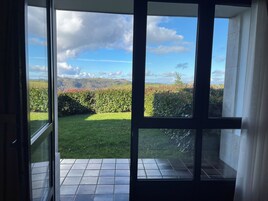 Suite Júnior (with private garden) | Roupa de alta qualidade, minibar, cofre no quarto, secretária