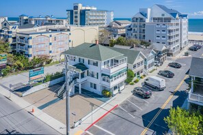 Apartamento, 2 quartos, cozinha (Street View) | Terraço/pátio