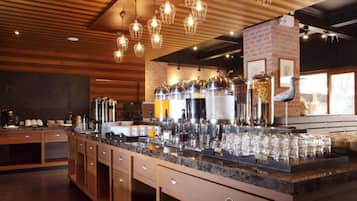 Café da manhã com buffet todos os dias (THB 299 por pessoa)