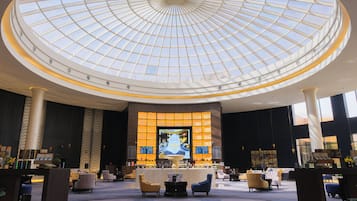 Este bar no lobby do hotel