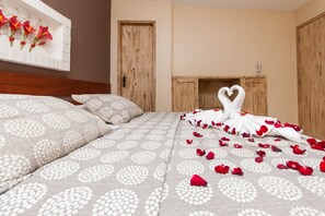 Quarto casal lua de mel | Banheiro | Secador de cabelo, toalhas de banho