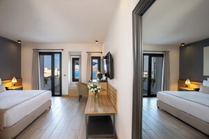 Quarto Duplo Deluxe, terraço, vista para o mar | Roupa de alta qualidade, minibar, cofre no quarto, secretária 