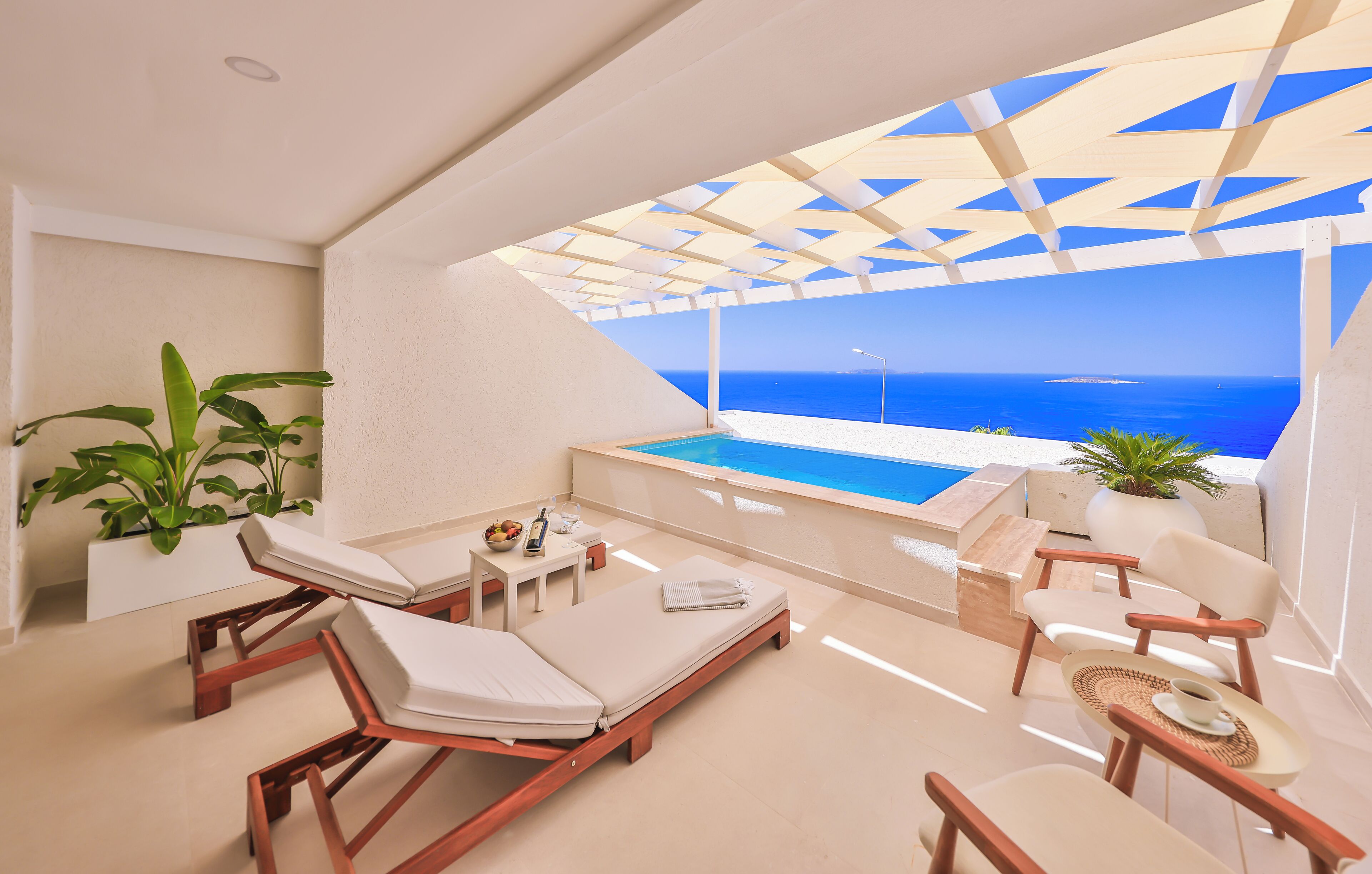 Quarto Deluxe, piscina privativa, vista para o mar | Terraço/pátio interior