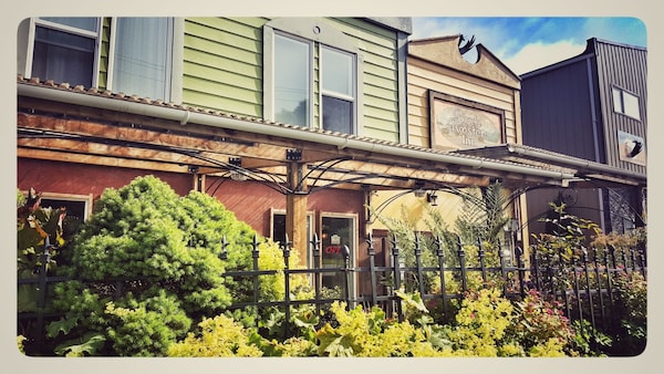 Black Rooster Guesthouse - Prince Rupert