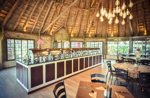 2 restaurantes, pequenos-almoços servidos, cozinha internacional 