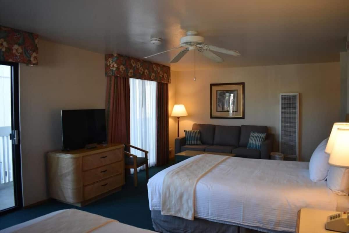 Quarto Standard, várias camas, acessível, frigorífico e micro-ondas | 1 quarto, ferro/tábua de engomar, Wi-fi grátis, roupa de cama fornecida