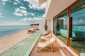Beachfront Paradise Suite | Varanda