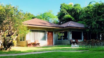 Vila, vista para o jardim | Wi-Fi de cortesia, roupa de cama