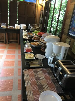 Pequeno-almoço self-service diário incluído 