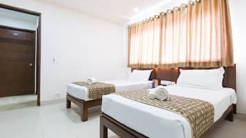 Quarto duplo standard, 2 camas de solteiro | 1 quarto, roupas de cama premium, cofres nos quartos, escrivaninha