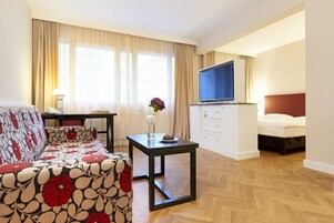 Quarto Triplo Deluxe, 1 cama king-size e sofá-cama, kitchenette | Vista do quarto