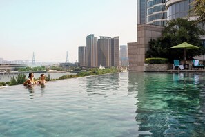 Piscina interna, piscina externa