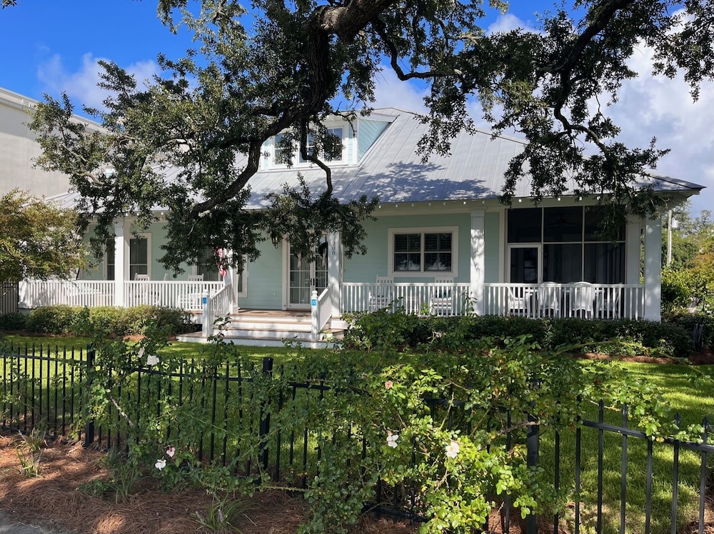 Bay Town Inn - Pass Christian, MS
