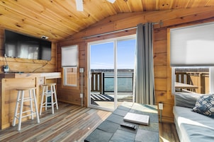 Cabana de Madeira Premium, 1 quarto, varanda, junto ao lago | 1 quarto, Wi-fi grátis 