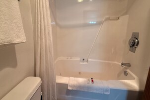 Produtos de toalete grátis, secador de cabelo (mediante solicitação)