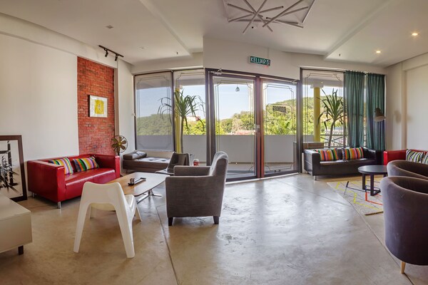 Roomies Suites - Batu Ferringhi