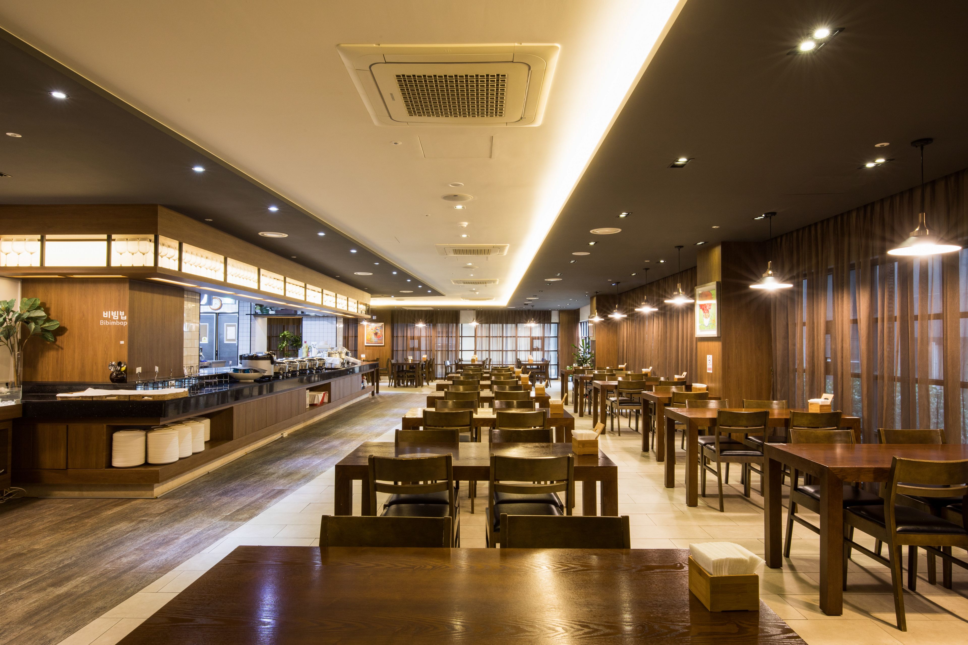 Café da manhã com buffet todos os dias mediante uma taxa