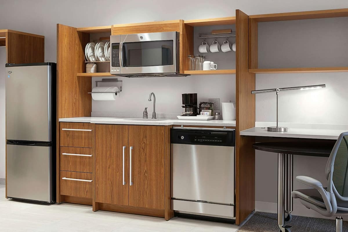 Cozinha privada | Um frigorífico, um micro-ondas, uma máquina de lavar louça
