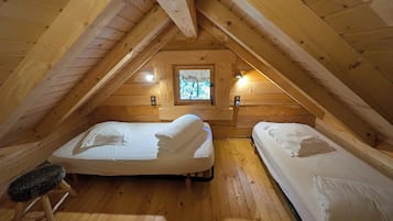 Quarto Quádruplo (Cahute) | Roupa de alta qualidade, camas de colchão viscoelástico, minibar