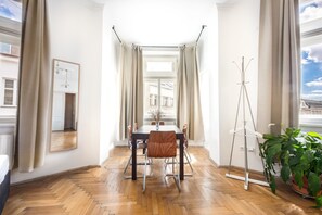 Quarto Familiar, 1 quarto, casa de banho partilhada, Vista para a cidade | Comodidade do quarto