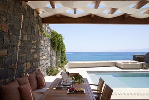 "Loutro" Six Double Bedrooms with Private Pool 340 m2 | Piscina particular
