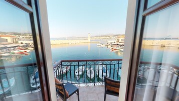 Suíte luxo, 1 quarto, vista para o mar, de frente para o oceano | Terraço/pátio