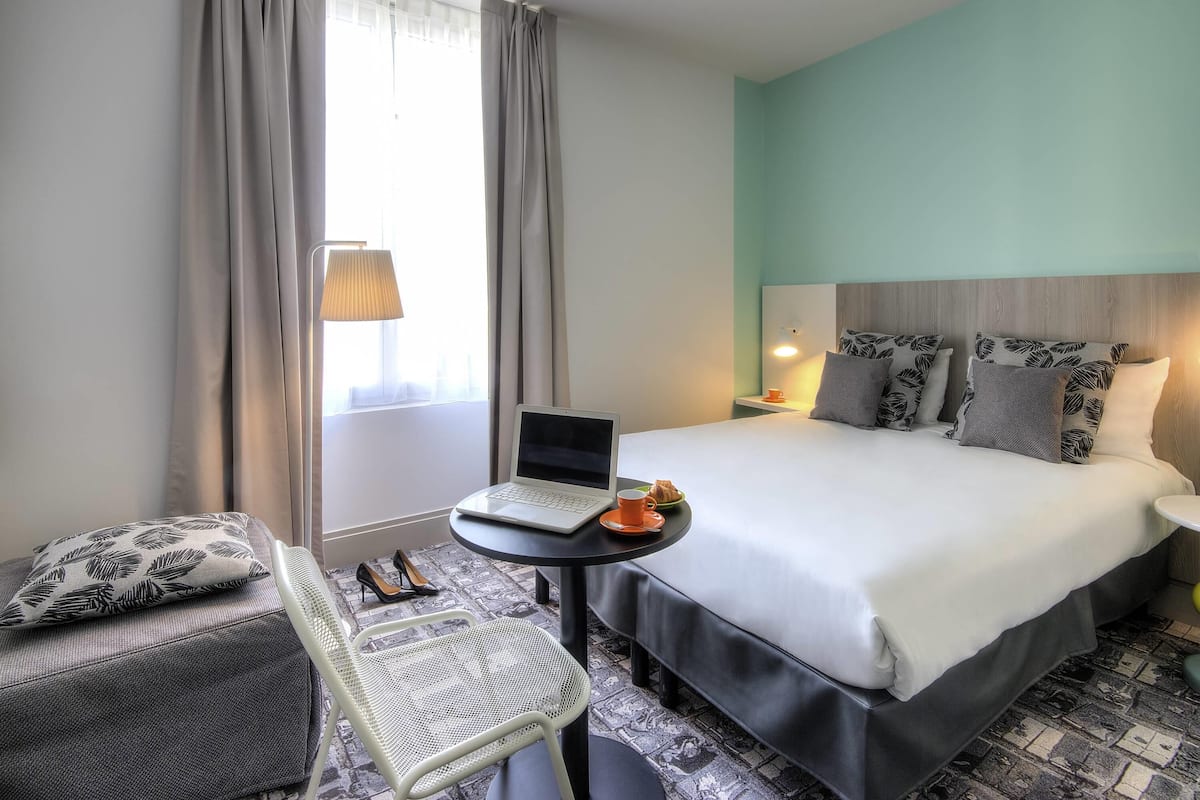 Quarto Standard, várias camas | Roupa de alta qualidade, cofre no quarto, cortinas/cortinados opacos