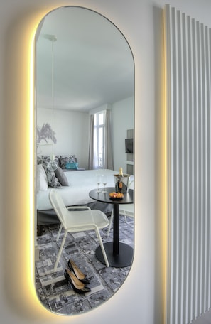 Roupa de alta qualidade, cofre no quarto, cortinas/cortinados opacos
