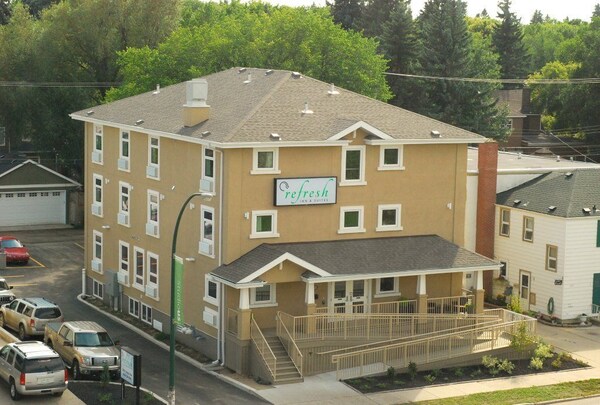 Refresh Inn & Suites - Saskatoon