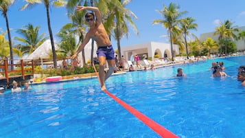 Piscina exterior, da(s) 8:00 à(s) 20:00, espreguiçadeiras