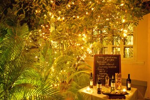 2 bares/lounges, 2 bares junto à piscina 