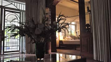 Suíte (Adult Only) | 1 quarto, frigobar, cofres nos quartos, individualmente decorados