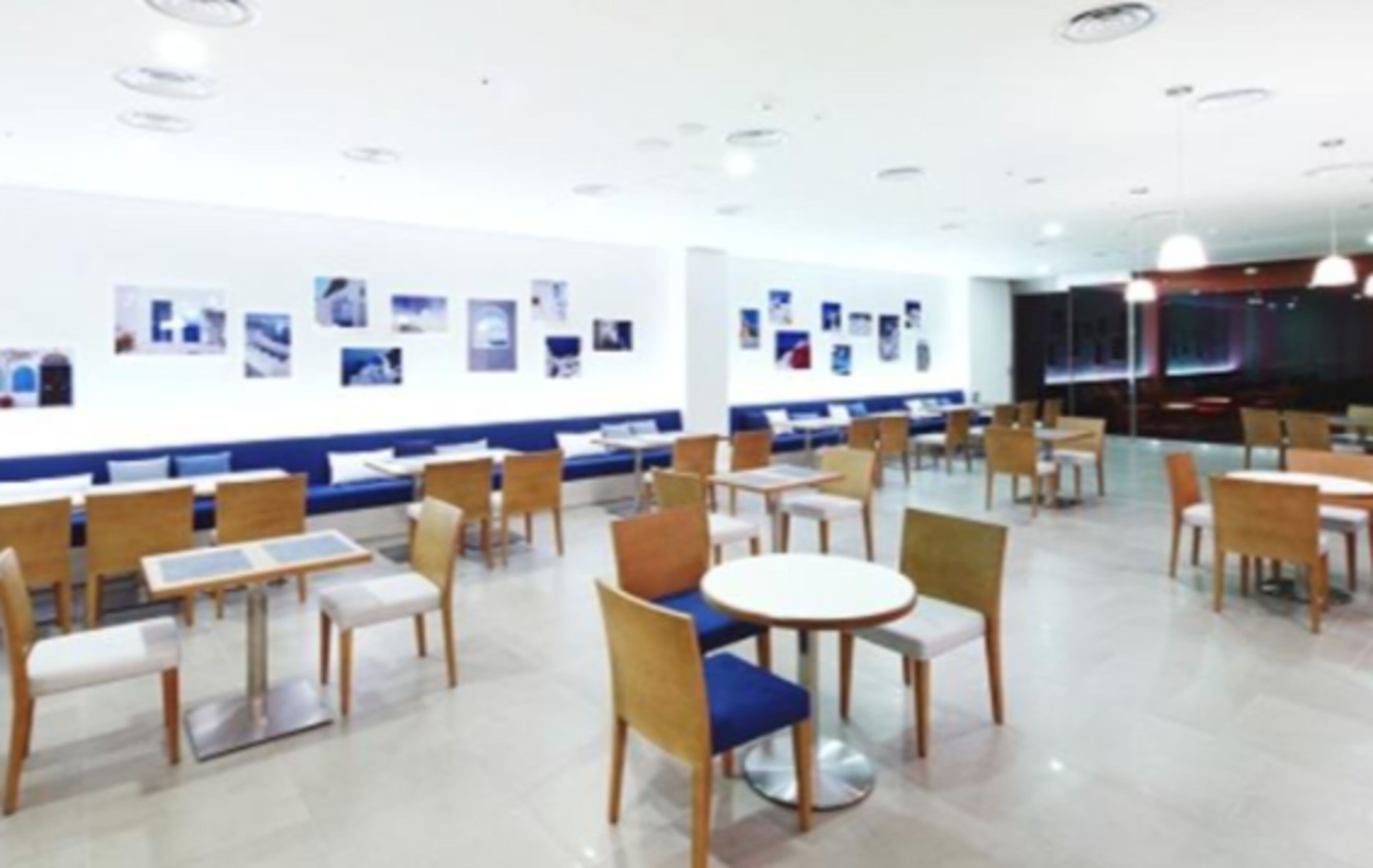 Pequeno-almoço tipo buffet diário mediante uma taxa 