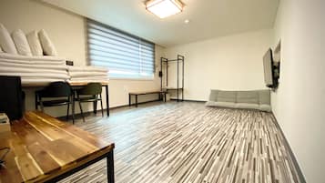 Quarto (Ondol) | Secretária, cortinas/cortinados opacos, quartos insonorizados