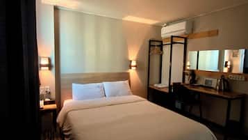 Secretária, cortinas/cortinados opacos, quartos insonorizados