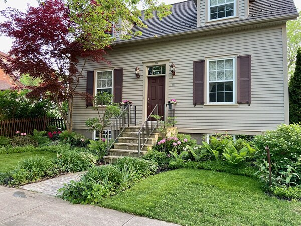 Antique Slumber Old Town Bed & Breakfast - Niagara-on-the-Lake