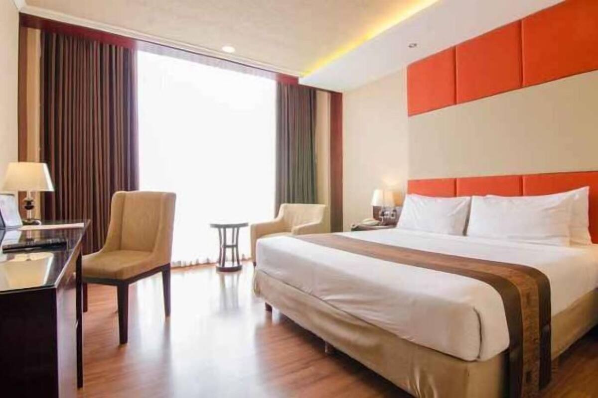 Secretária, secretária adequada para computadores portáteis