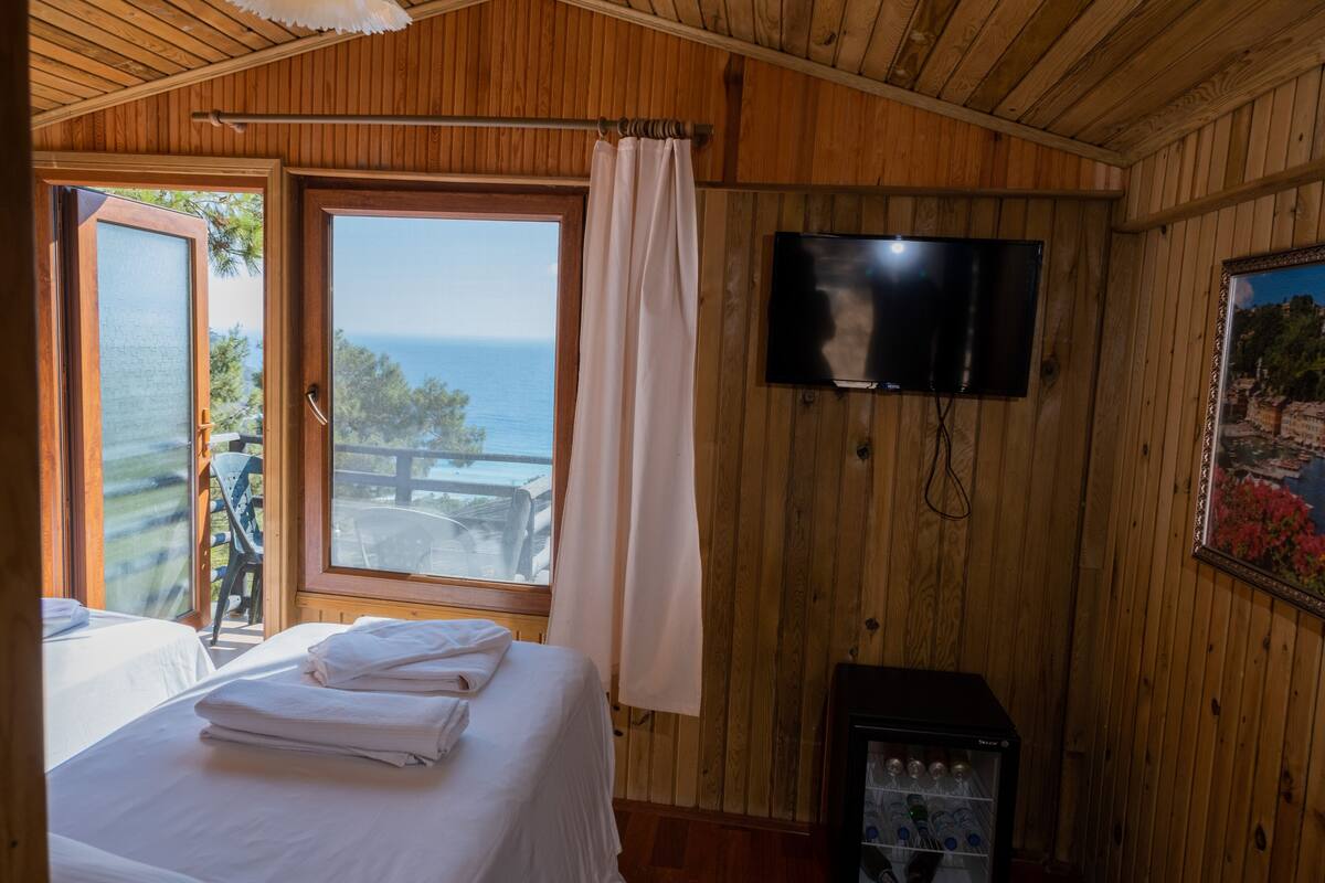 Roupas de cama premium, frigobar (abastecido com alguns itens grátis)