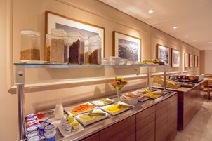 Café da manhã, almoço e jantar