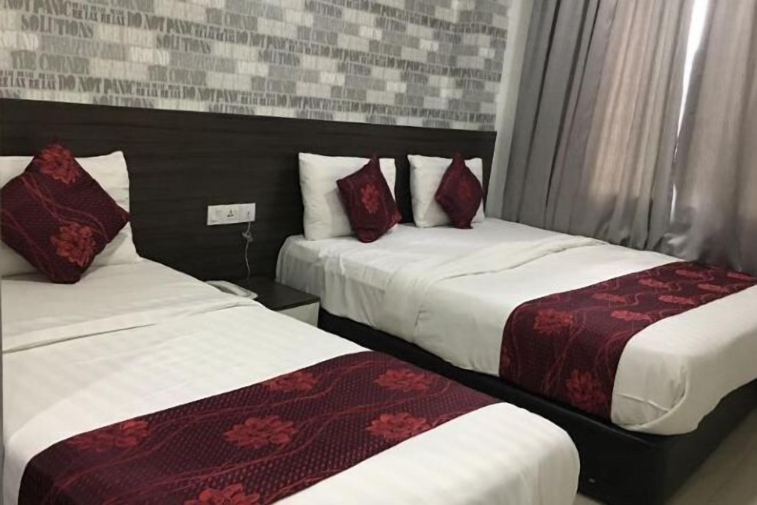 Minibar, cofre no quarto, secretária, ferro/tábua de engomar 