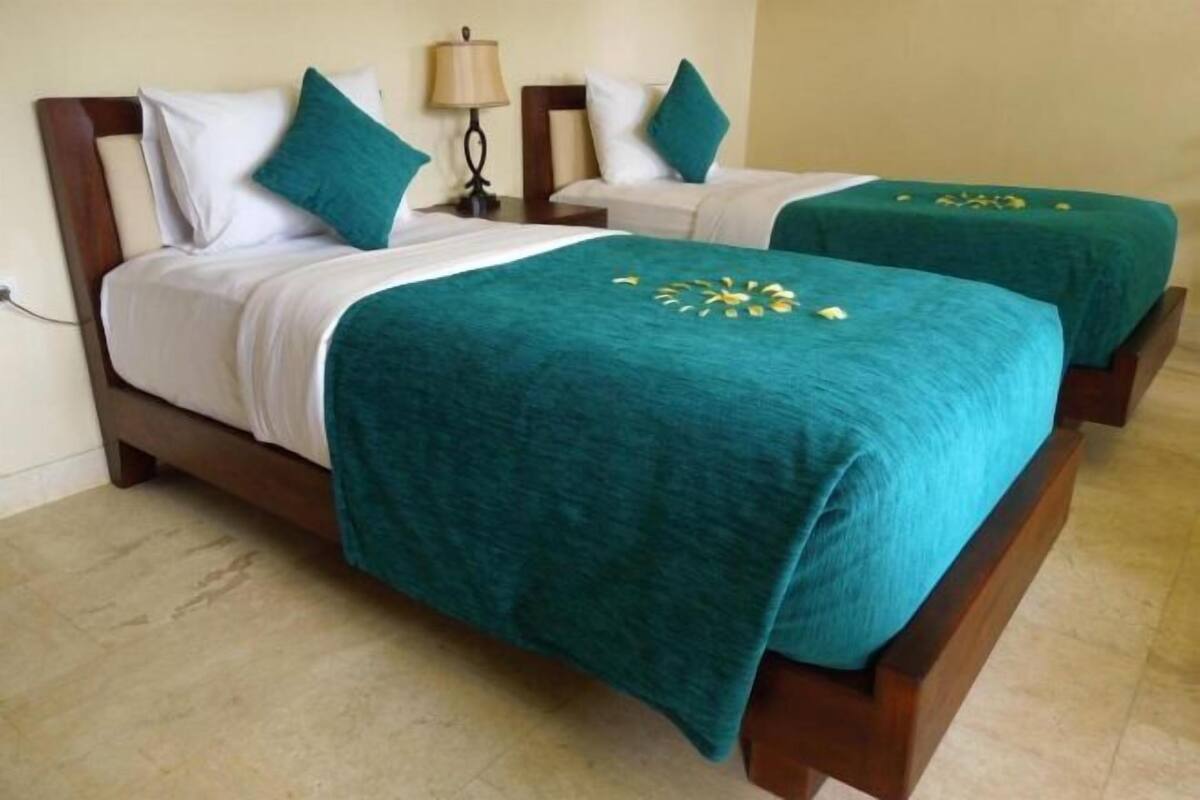 Minibar, secretária, ferro/tábua de engomar, Wi-fi grátis 