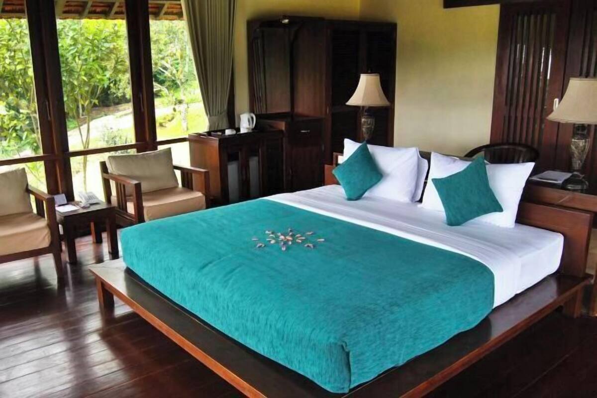 Minibar, secretária, ferro/tábua de engomar, Wi-fi grátis 