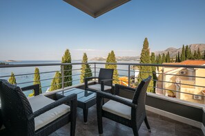 Apartamento Deluxe, 1 quarto, varanda, vista para o mar | Terraço/pátio interior