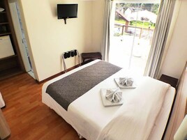 Quarto standard, vista para a cidade | Frigobar, Wi-Fi de cortesia